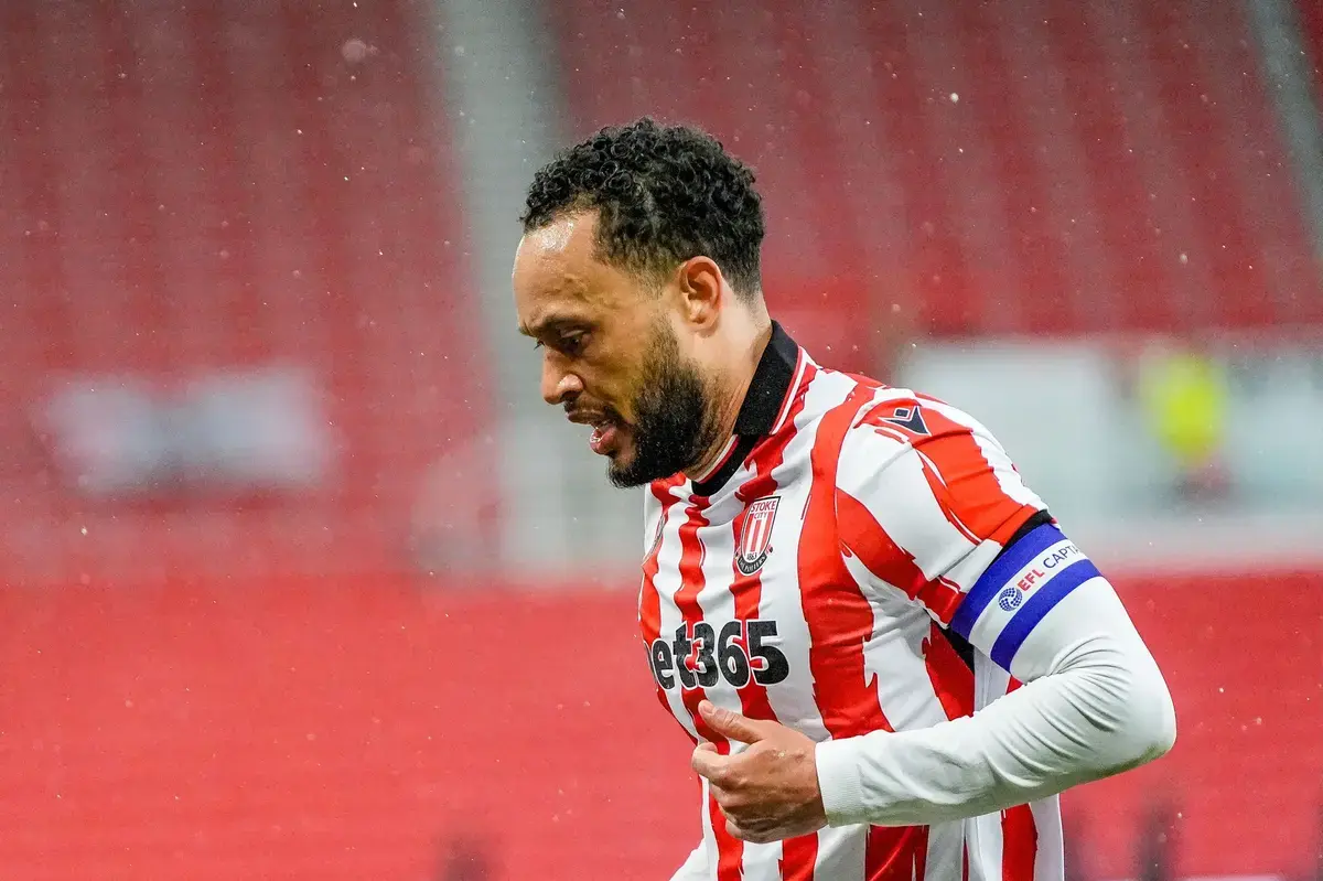 Derby County: Rams urged to sign Lewis Baker by reporter